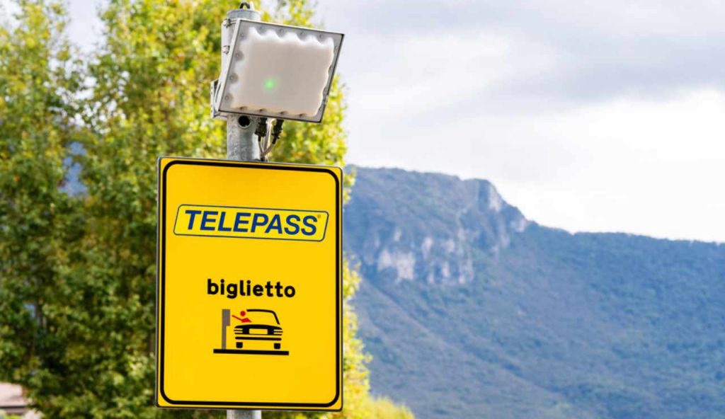Telepass, il messaggio spaventa gli abbonati: chiede di pagare subito I ...